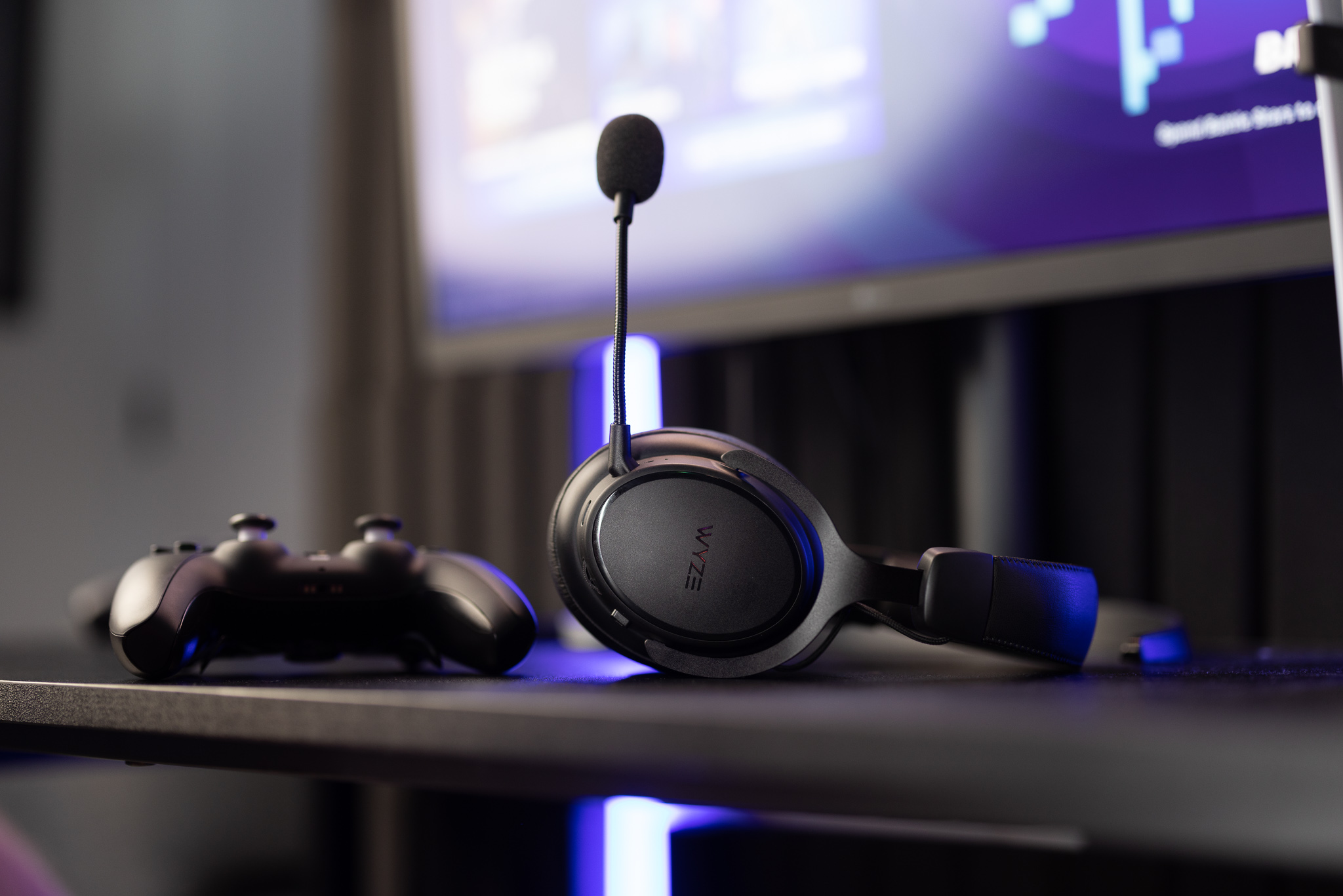 Does the gaming headset have a built-in microphone? – Wyze